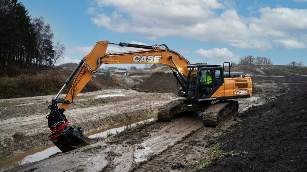 une image de pelle pelleteuse excavator 250E 25 tonnes 21 tonnes case ...